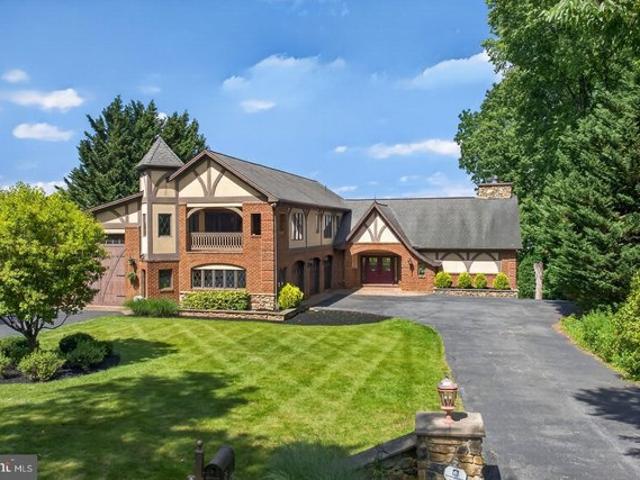 85 Greenwood Cir, Wormleysburg, PA 17043