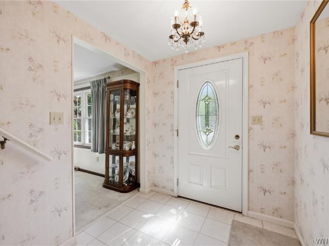 85 Heritage Road E