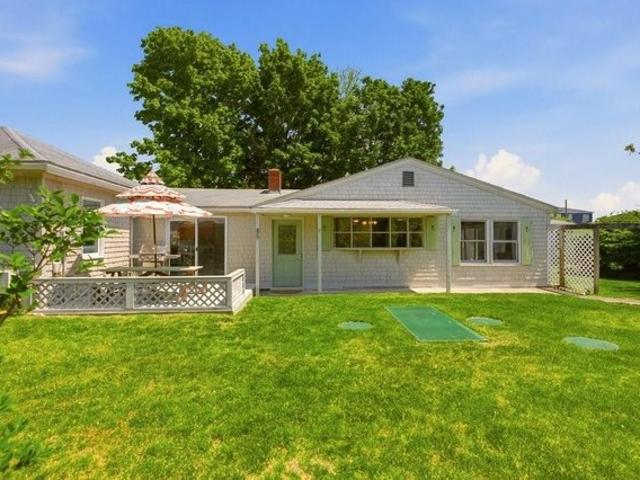 85 Highland Ave, Portsmouth, RI 02871