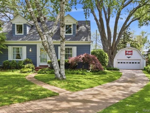 85 Hill Circle Dr, Waterford Township, MI 48328