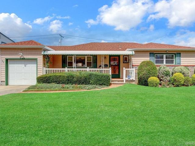85 Joseph St, New Hyde Park, NY 11040