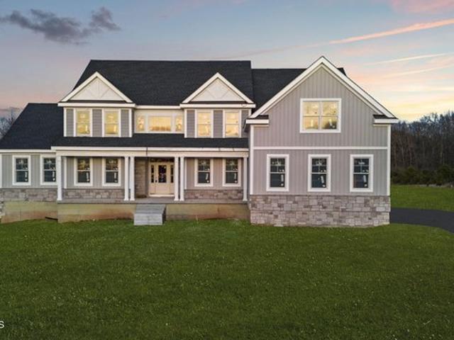 85 Lamb Ln, Manalapan, NJ 07726
