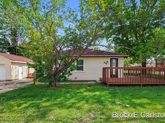 85 Lakeshore Blvd, Norton Shores, MI 49444
