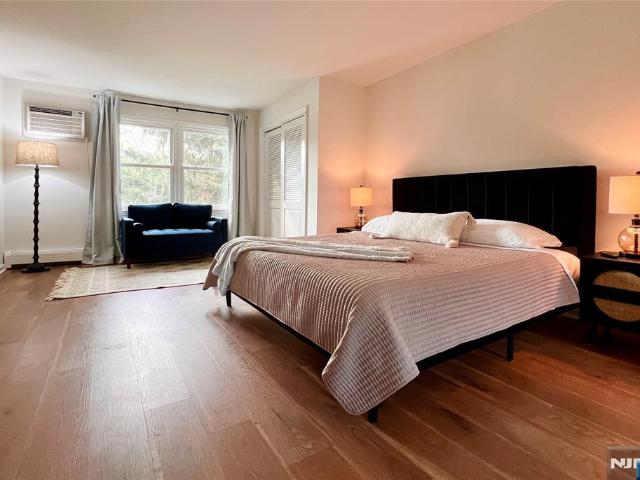 85 Lakeshore Drive