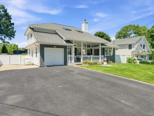 85 Maple Rd, Rocky Point, NY 11778