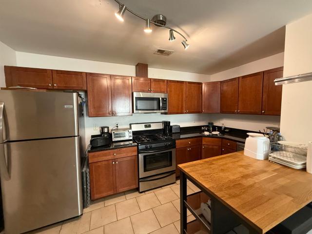 85 Oakland Ave # 2