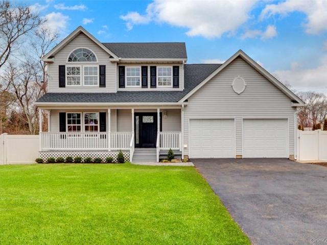 85 Patchogue Ave, Mastic, NY 11950