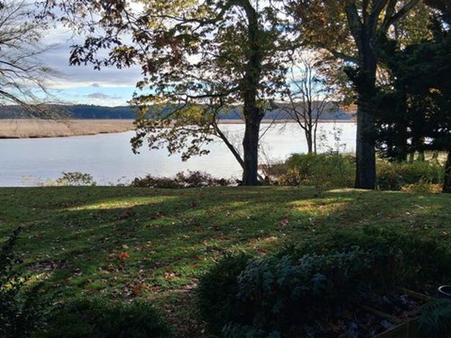 85 River Rd Apt B7, Essex, CT 06426