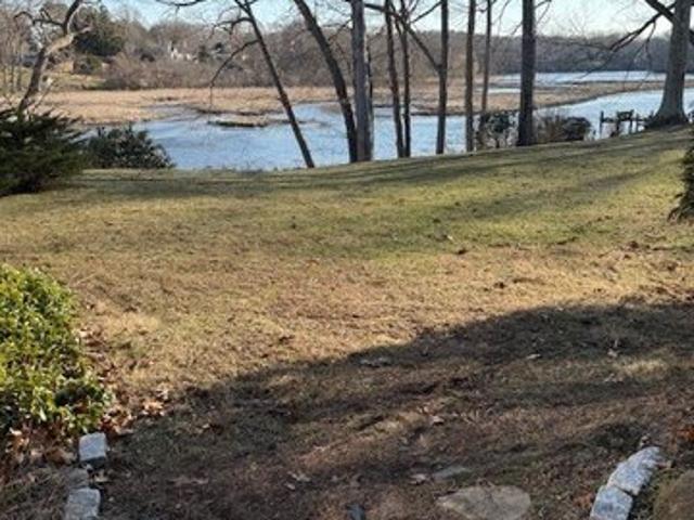 85 River Rd Apt M4, Essex, CT 06426
