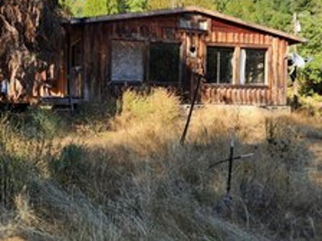85 Speaker Rd, Wolf Creek, OR 97497