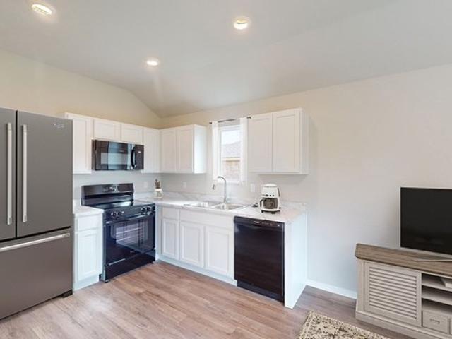 85 Sunshine Ln W, Lincoln, AL 35096