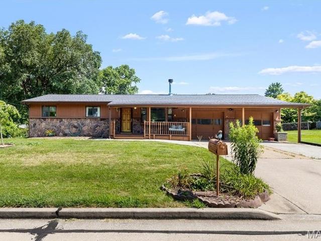 85 Susan Dr, Saint Charles, MO 63301