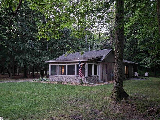8604 Deadstream Rd, Honor, MI 49640