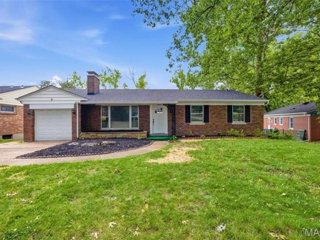 8605 Mayflower Ct, University City, MO 63132