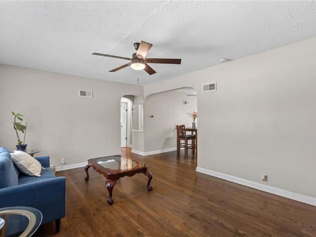 8606 E 79 th Street