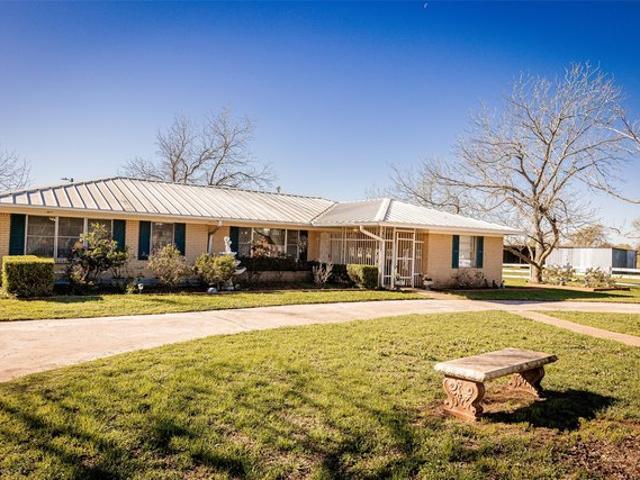 8608 Captain Scott Rd, Brenham, TX 77833