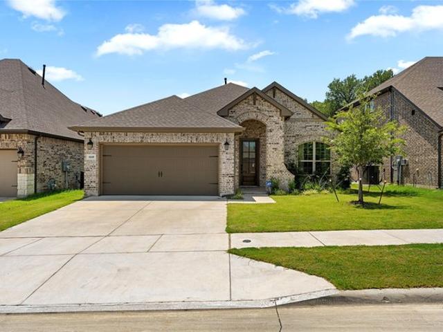 8608 Spindletop Dr, Fort Worth, TX 76120