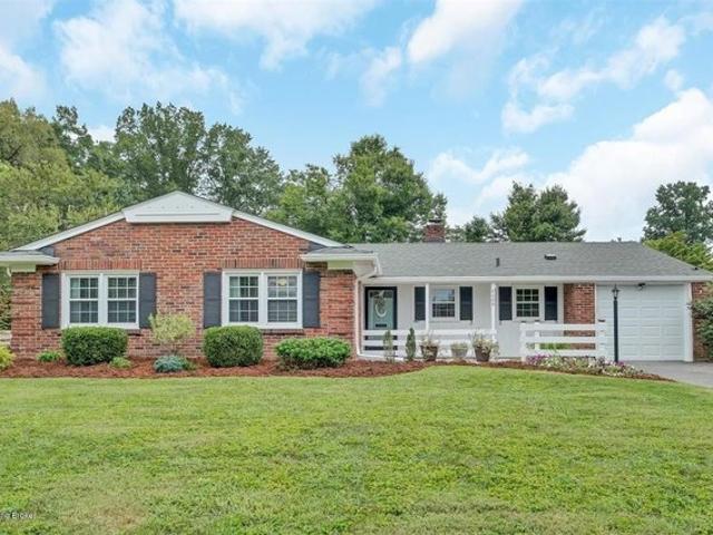 8608 Whipps Bend Rd, Louisville, KY 40222