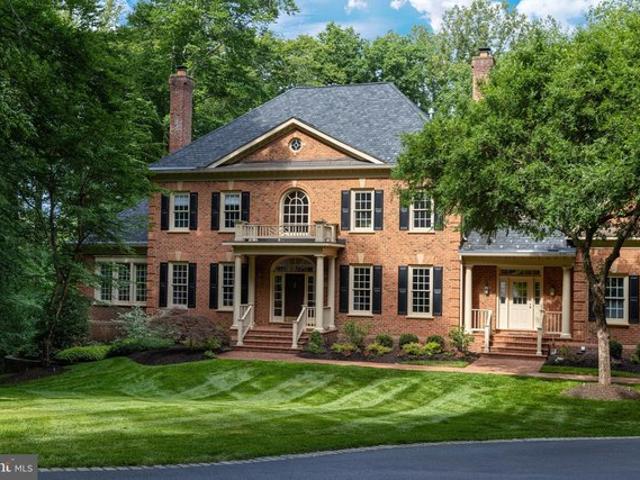 8600 Cathedral Forest Dr, Fairfax Station, VA 22039