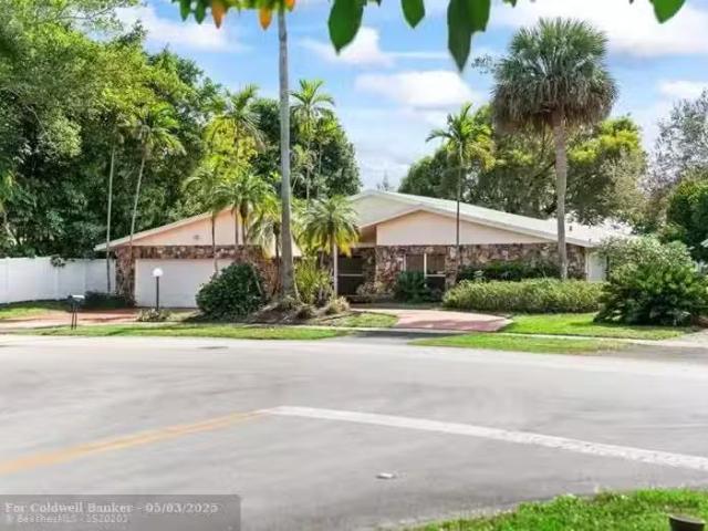 8600 Gatehouse Rd, Plantation, FL 33324 MLS F10501637