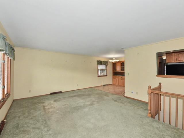 8600 Racine Ave