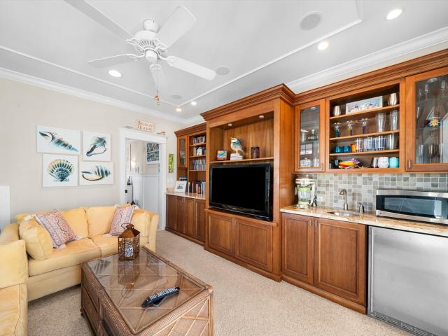 8600 Second Avenue