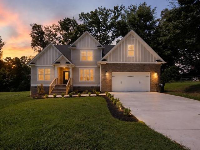 8600 Wading Branch Ct, Ooltewah, TN 37363