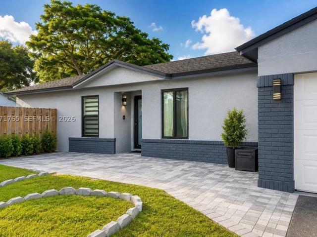 8601 NW 192nd Ter, Hialeah, FL 33015