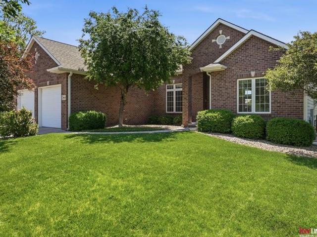 8601 Augusta Dr, Lincoln, NE 68526