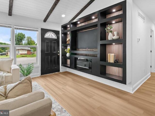 8601 Greens Lane