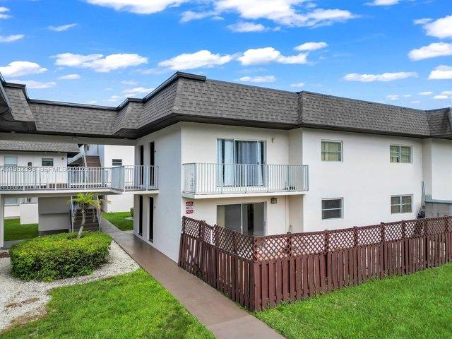 8601 SW 94th St Apt 104W, Miami, FL 33156
