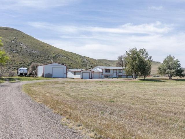 8601 W Osprey St, Hammett, ID 83627