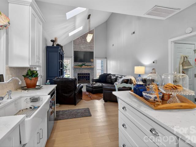 8601 Walsham Dr, Charlotte, NC 28277 | MLS #4364