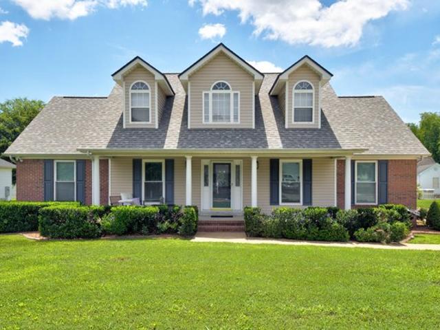 8602 Boulder View Dr, Soddy Daisy, TN 37379
