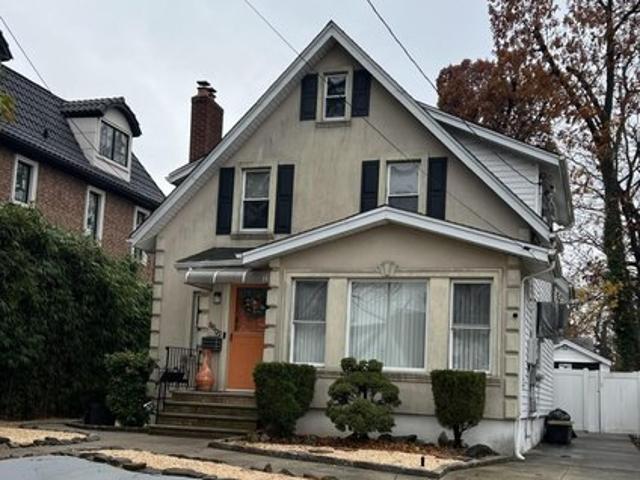 8602 Santiago St, Hollis, NY 11423