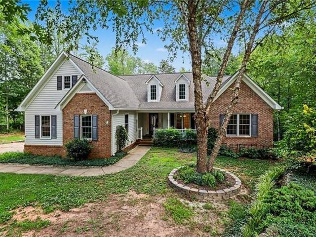 8602 Winding Hill Dr, Stokesdale, NC 27357