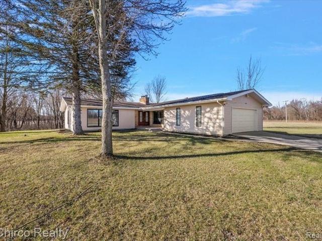 8603 N Owosso Rd, Fowlerville, MI 48836