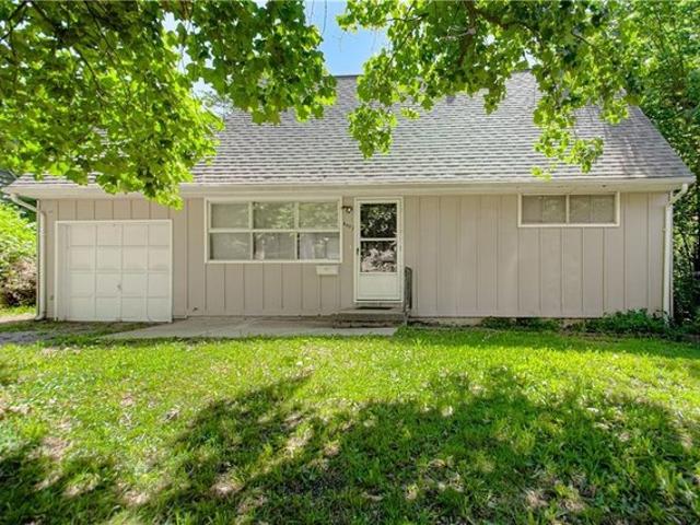 8603 Corrington Ave, Kansas City, MO 64138