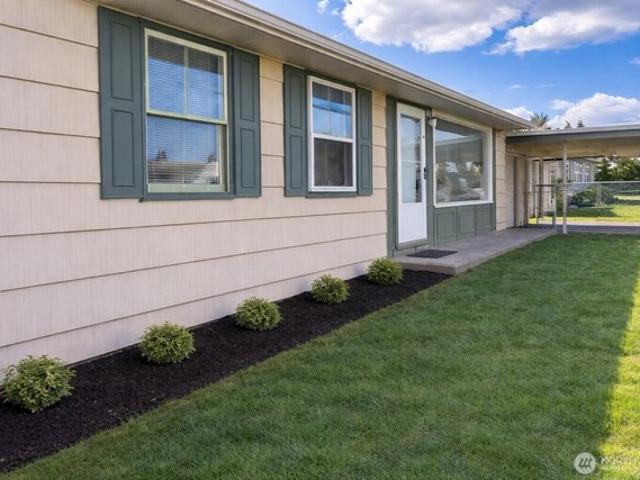 860 111th St S, Tacoma, WA 98444
