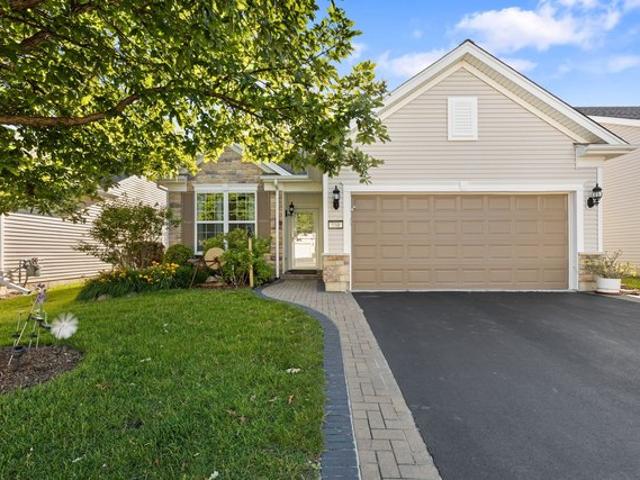 860 Cascade Falls Dr, Elgin, IL 60124