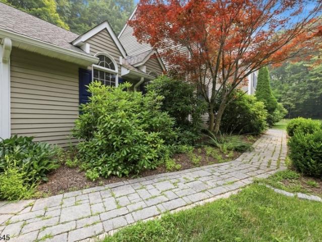 860 Glen Rd