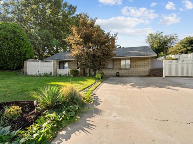 860 E Tamarack Ave, Hermiston, OR 97838