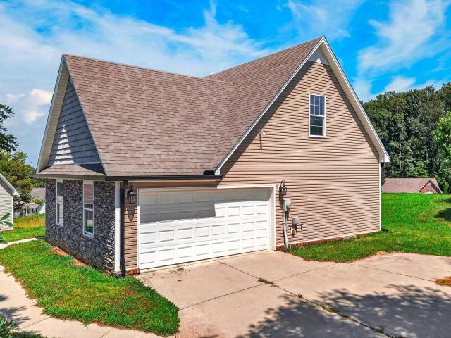 860 Hemlock Circle