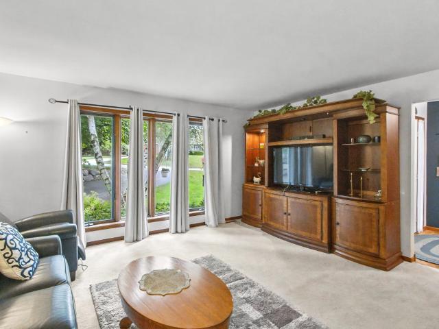 860 iroquois Circle