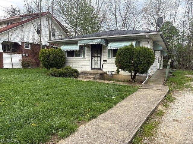 860 Mercer Ave, Akron, OH 44320