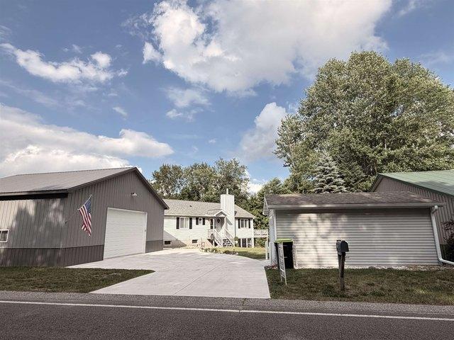 860 N Harding Ave, Harrison, MI 48625