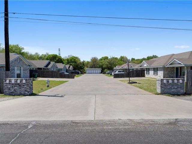860 N Lacy Dr Unit 3 4, Lacy Lakeview, TX 76705