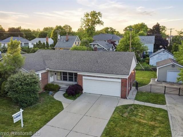 860 Palmer St, Plymouth, MI 48170
