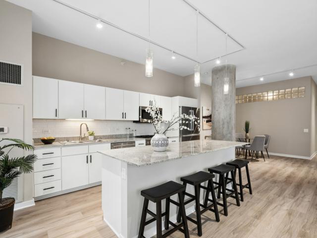 860 W Blackhawk Street # 507