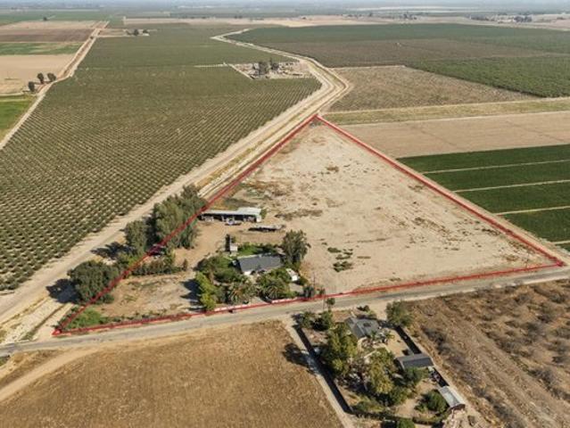 860 W Riverdale Ave, Riverdale, CA 93656